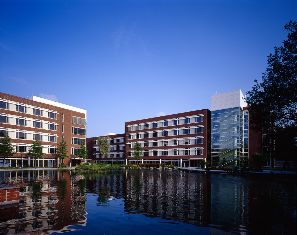 Aon bezieht Büros im Axa-Campus - Versicherungswirtschaft-heute