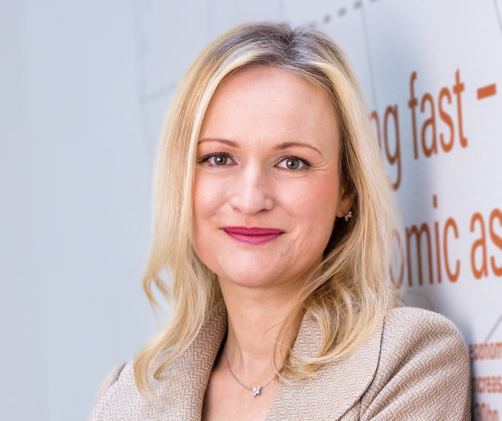 Swiss Re befördert Peneva zum Group Chief Investment Officer ...