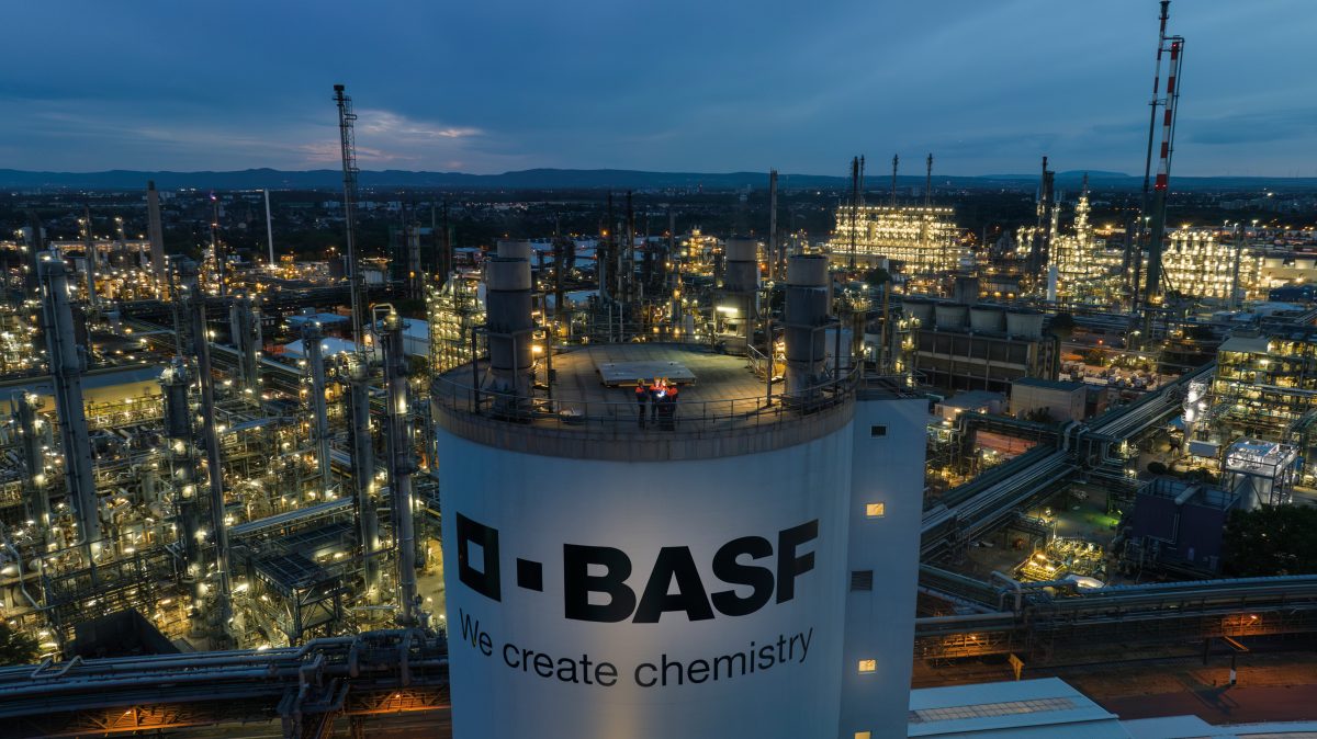 BASF schickt Millionenrechnung wegen PFAS-Verschmutzung an Versicherer ...