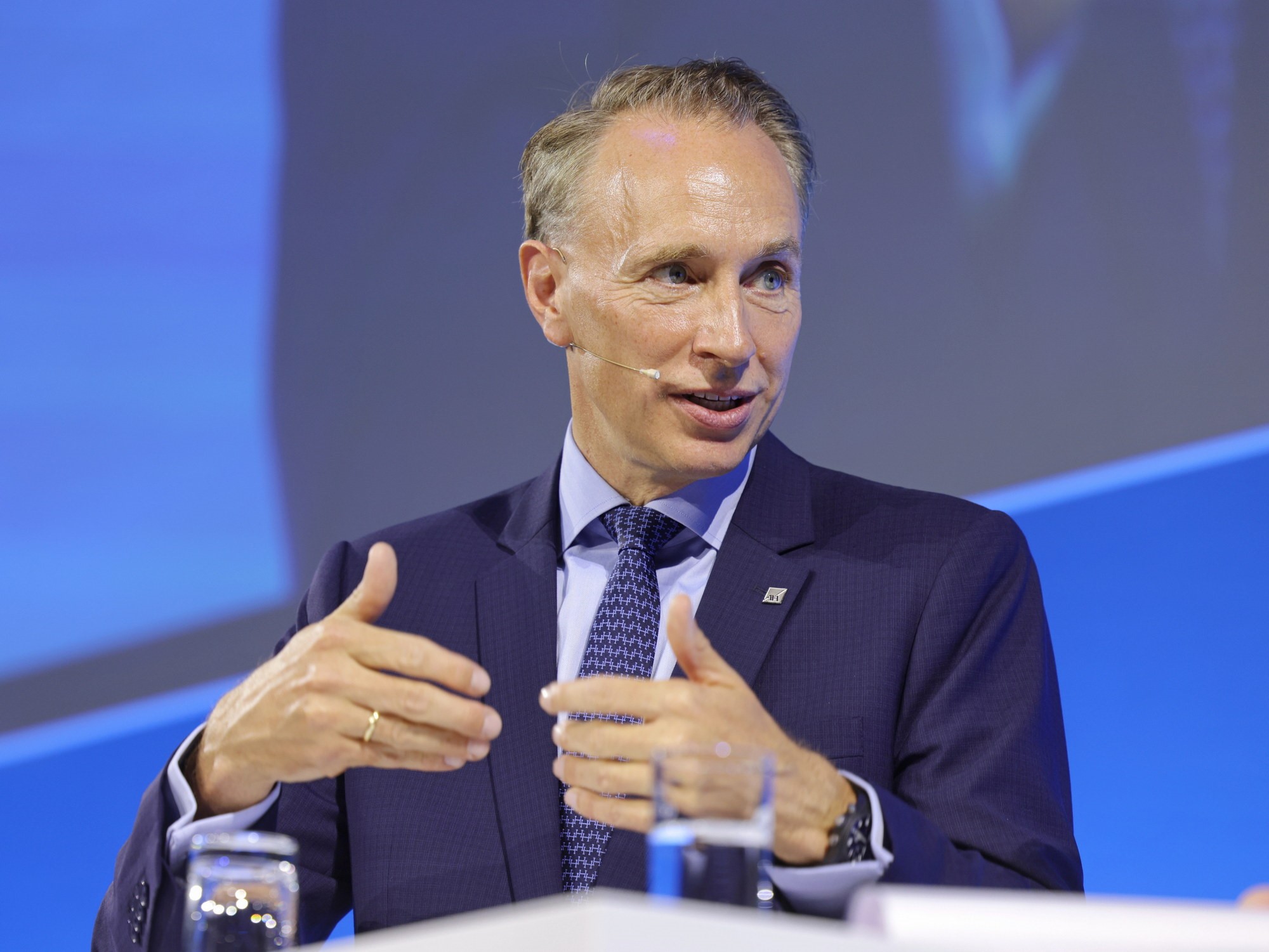 Buberl bleibt bis 2030 Axa-Chef - Versicherungswirtschaft-heute